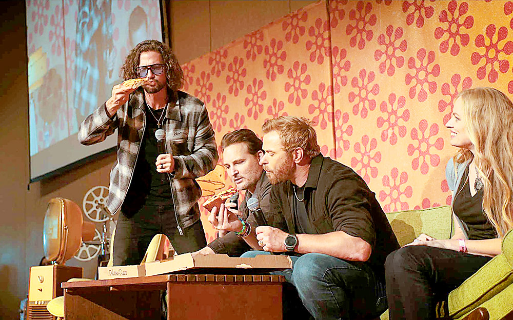 ‘Twilight’ cast bites into Altoona pizza | News, Sports, Jobs - Altoona ...